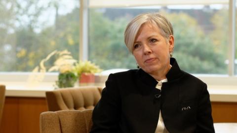 Midwife quit over 'unsafe care' and staffing - BBC News