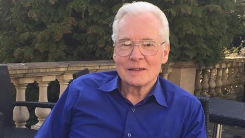 Ricky Valance: First Welshman to have solo UK Number One dies - BBC News