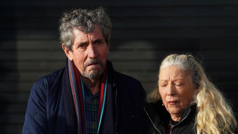 Charlie Bird: Former RTÉ journalist and broadcaster dies aged 74 - BBC News