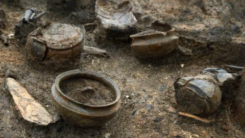 Bronze Age Village: Cambridge settlement reveals how we used to live ...