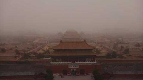 Yellow dust: Sandstorms bring misery from China to South Korea - BBC News