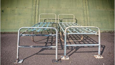 Blundeston Prison: Inside Reggie Kray's old prison cell - BBC News