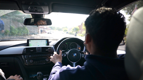 'Deaf learner drivers need more support' - BBC News