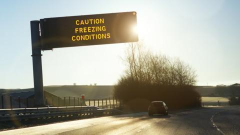 UK weather: Why is it so cold? - BBC Newsround