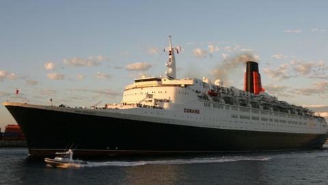 QE2: The 50-year journey of a British style icon - BBC News