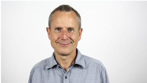 Jeremy Hardy: Comedian and Radio 4 panel star dies aged 57 - BBC News