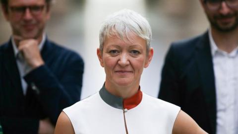 Artist quits Tate role and hits out at 'victim-shaming' remarks - BBC News