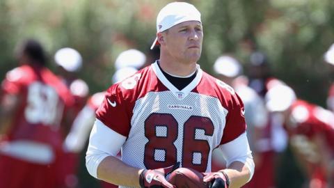 Todd Heap, ex-NFL star, kills daughter, three, in truck accident - BBC News