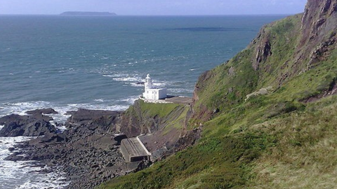 Hartland Point Lighthouse: £5k reward offered for stolen lantern - BBC News