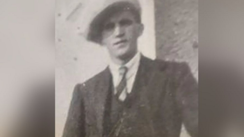 Harry Gleeson: A pardoned man finally laid to rest - BBC News