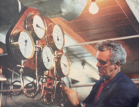 The enduring allure of The Waverley paddle steamer - BBC News