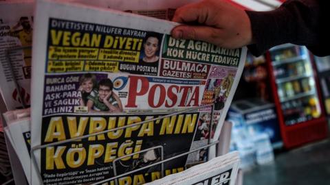 Turkey-Netherlands row: Dutch warn citizens after Erdogan threat - BBC News