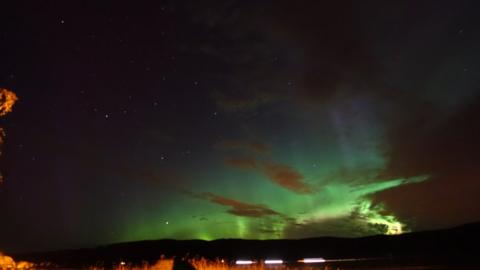 In pictures: Spectacular aurora lights up Scotland - BBC News