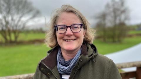 Brecon Beacons: Park to use Welsh name Bannau Brycheiniog - BBC News