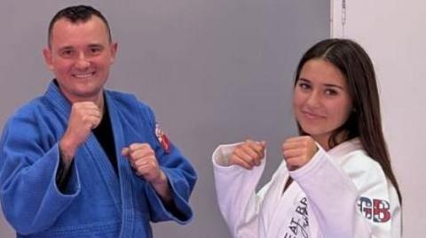Swindon jiu-jitsu champion celebrates double gold win - BBC News