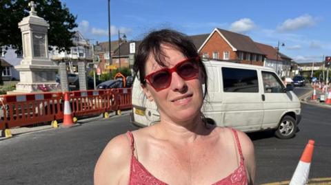 Hawkhurst shops lose business as roadworks overrun, traders say - BBC News