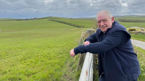 Anglesey: Solar farm plans described as frightening - BBC News