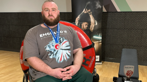 Poole strongman title bid spurred by lockdown depression - BBC News