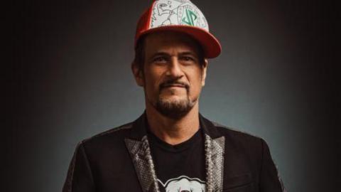 Card collectors gather for major trading card event in Surrey - BBC News