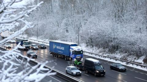 Wales snow in pictures: Frosty scenes as winter emerges - BBC News