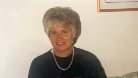 'Reckless slapping therapist Hongchi Xiao cut mum's life short' - BBC News