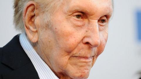 Sumner Redstone: US media mogul dies aged 97 - BBC News