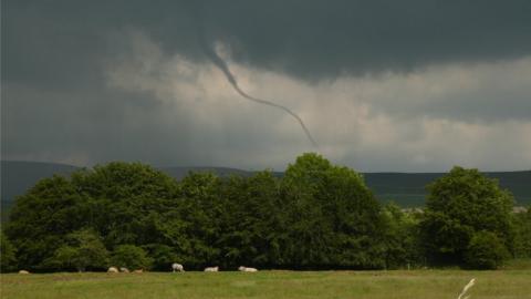 When is a funnel cloud actually a tornado? - BBC Weather