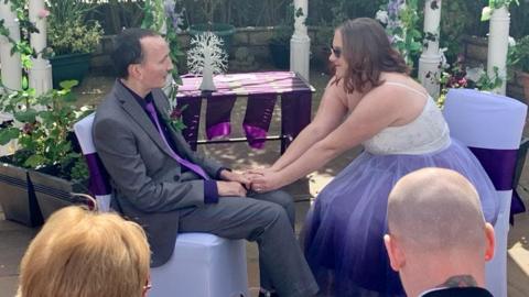 First Dates: Couple who met on TV show get married - BBC News