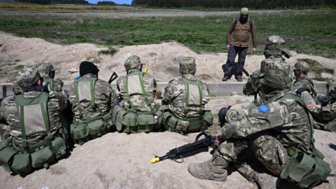 UK considers sending troops to Ukraine to help train its forces - BBC News