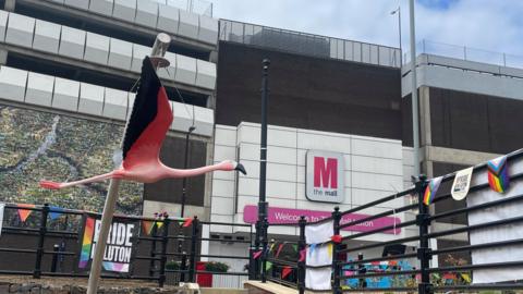 Five things you should know about Luton - BBC News