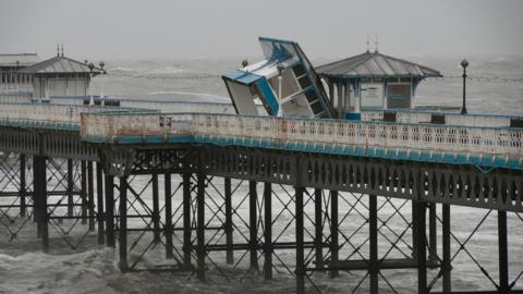 In pictures: Storm Darragh causes disruption across the UK - BBC News