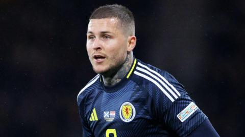 Hibs keen on loan deal Scotland striker Lyndon Dykes - BBC Sport