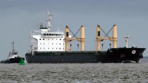 Damaged ship with cargo of fertiliser docks in Great Yarmouth - BBC News