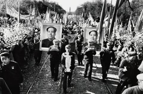 China's curious cult of the mango - BBC News