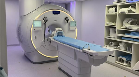 Jane McDonald opens £6m Pinderfields Hospital MRI suite - BBC News