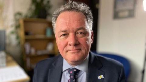 Jonathan Ash-Edwards wins Hertfordshire commissioner election - BBC News