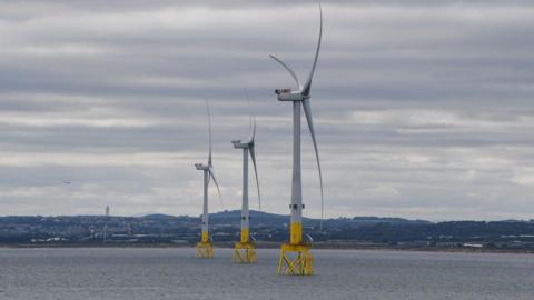 Wind farms in Port Talbot and Bristol 'hugely significant' - BBC News