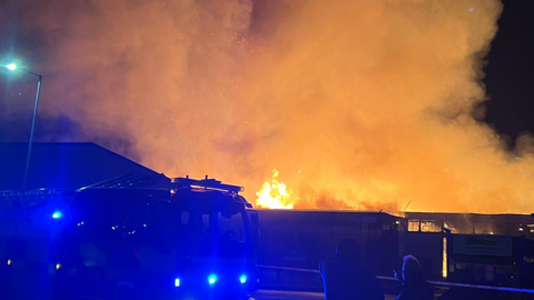 Bridgend: Large fire breaks out at industrial estate - BBC News