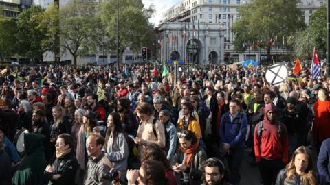 Extinction Rebellion activists end London protests - BBC News