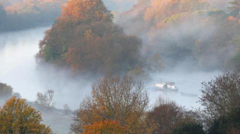 What's the difference between mist and fog? - BBC Newsround