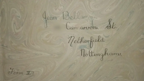 'I didn't know my mum's 1940s notebook existed' - BBC News