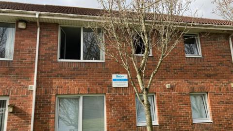 Newtownards fire: Man dies in Scrabo Fold blaze - BBC News