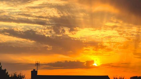 Your pictures: Stunning sunsets - BBC Weather Your pictures: Stunning sunsets - BBC Weather