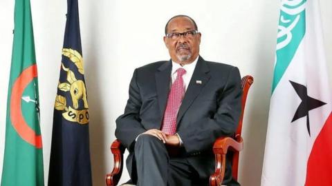 Madaxweynihii hore ee Somaliland Axmed siilaanyo oo Hargeysa lagu aasay ...