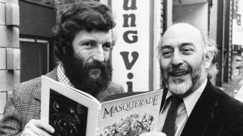 Masquerade: How a real-life treasure hunt obsessed a nation - BBC News