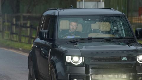 Man Utd news: Carrick expected to appoint Holland as assistant - BBC Sport