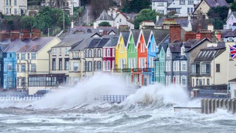 UK weather: Met Office names Storm Floris as rain and strong winds ...
