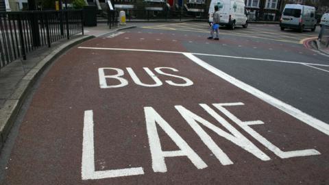 Bus lane fines cause most complaints says AA - BBC News