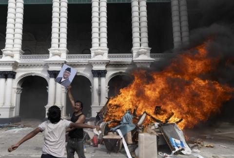 जेन जी आन्दोलन : सिंहदरबार र कैयौँ सरकारी कार्यालयमा आगजनी, राष्ट्रपति र प्रधानसेनापतिद्वारा ...