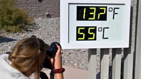 Death Valley: What life is like in the 'hottest place on Earth' - BBC News